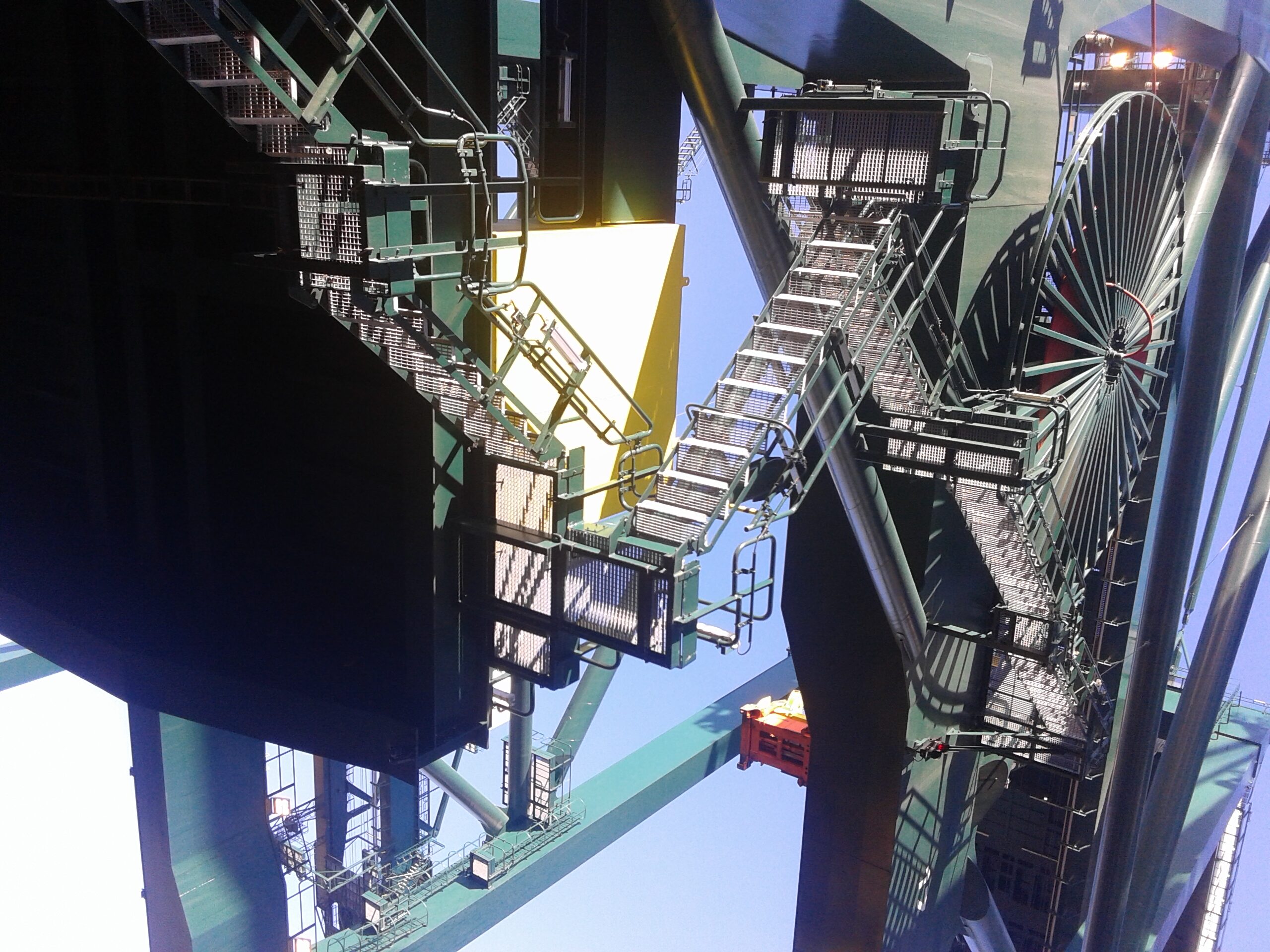 Gears help to move the world - Stratson